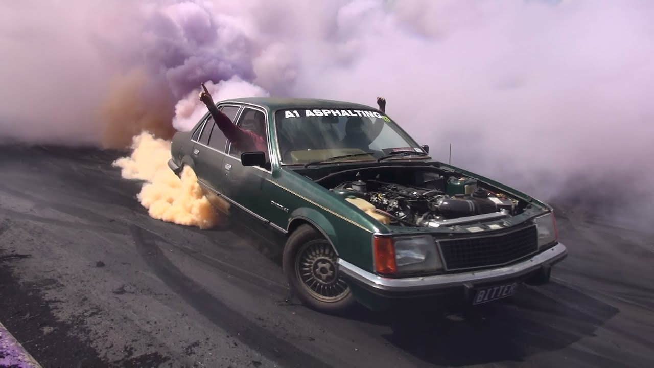 BITTER V8 COMMODORE BURNOUTS AT LARDNER PARK MOTORFEST 2015 - YouTube