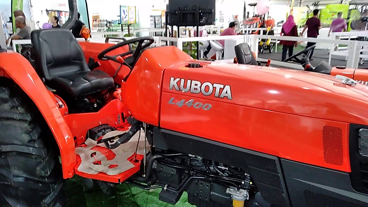 Kubota L4400 - YouTube