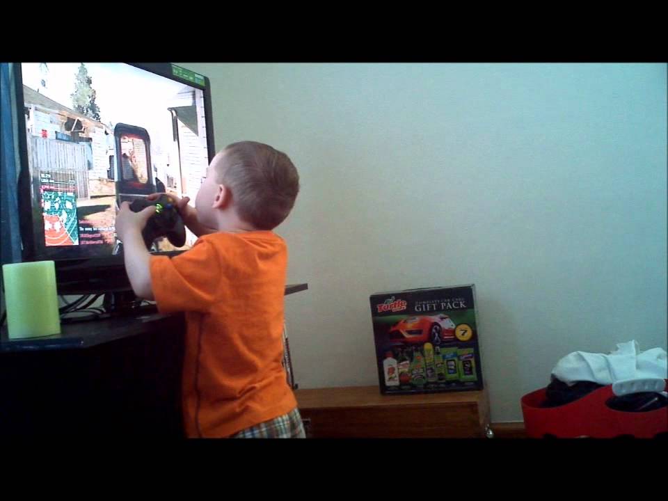 2 Year old Playing Xbox 360 - YouTube
