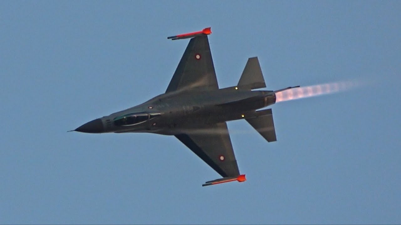 Danish F-16 at Sanicole Sunset Airshow 2024 - YouTube