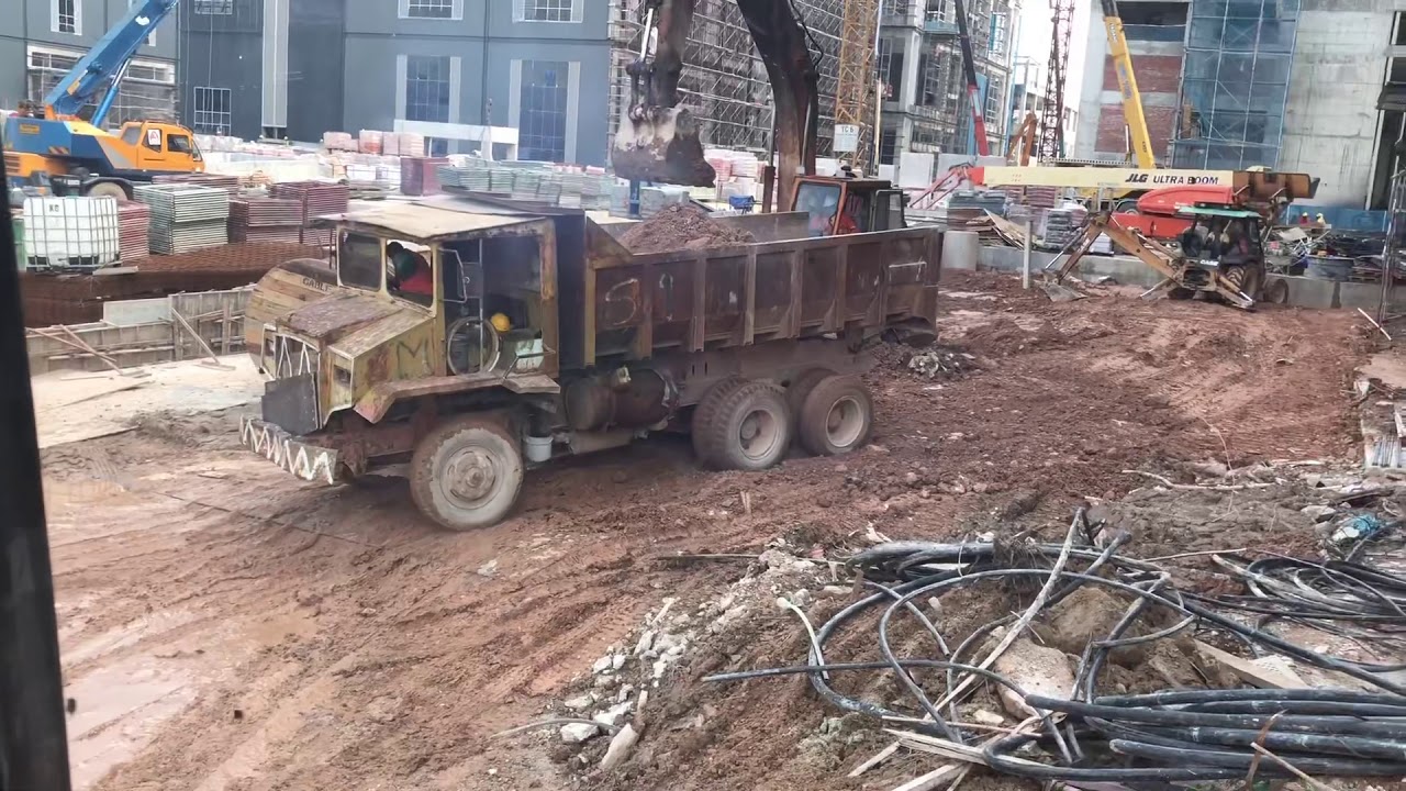 Perjuangan truck Hantu in malaysia - YouTube