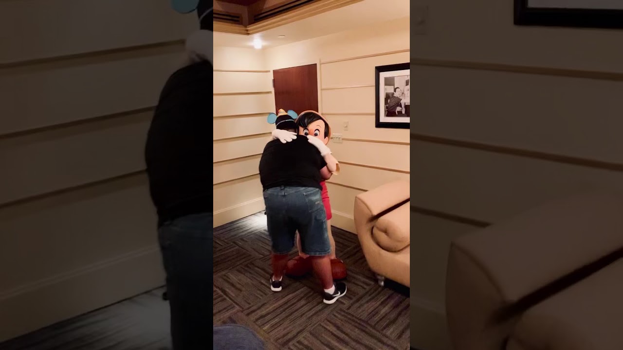 Meeting Pinocchio at Walt Disney World - YouTube