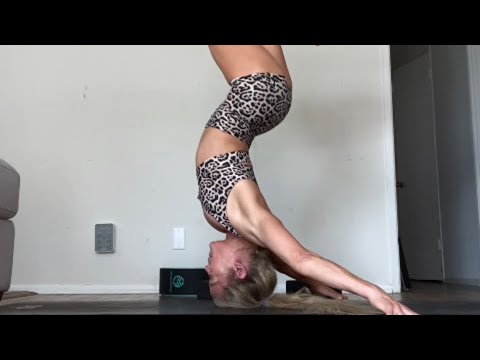Hollowback Headstand