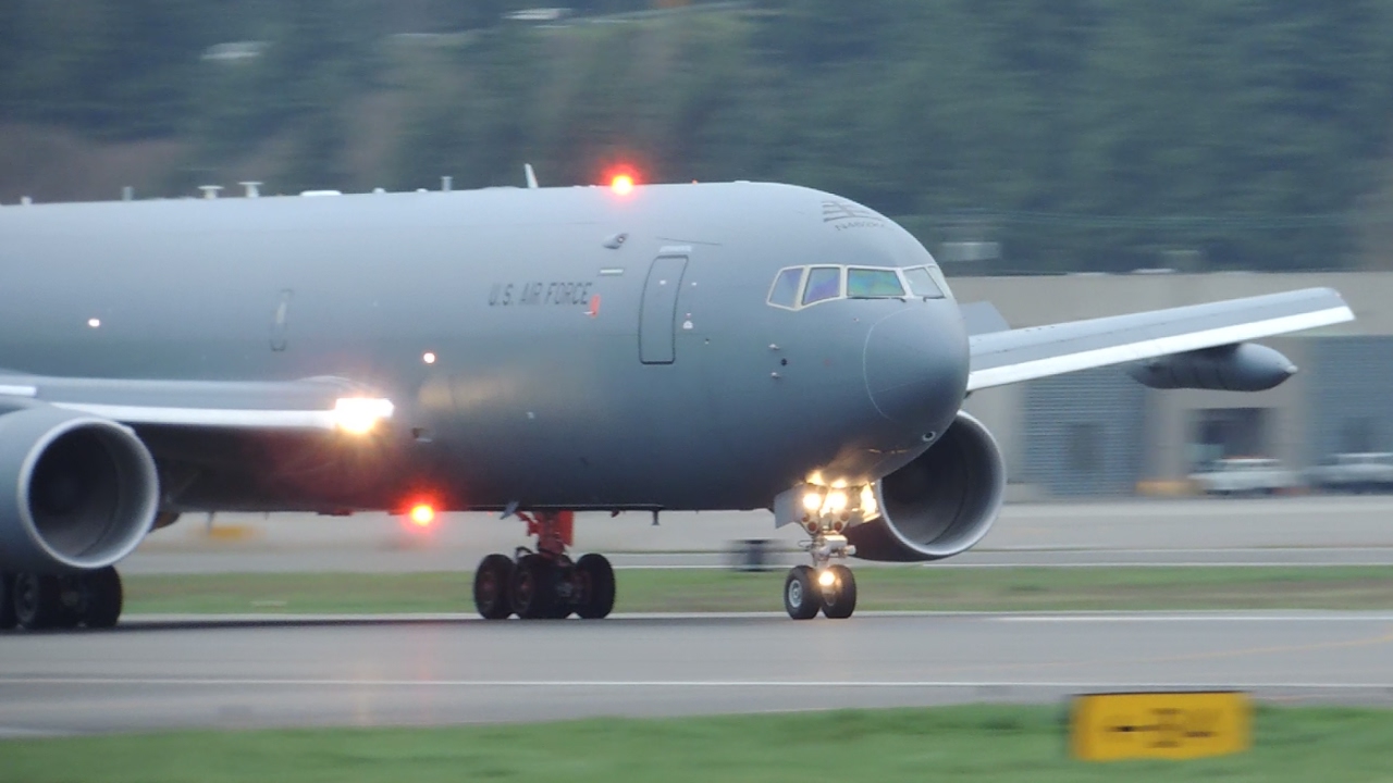 USAF Boeing KC-46 [N462KC] landing in BFI - YouTube