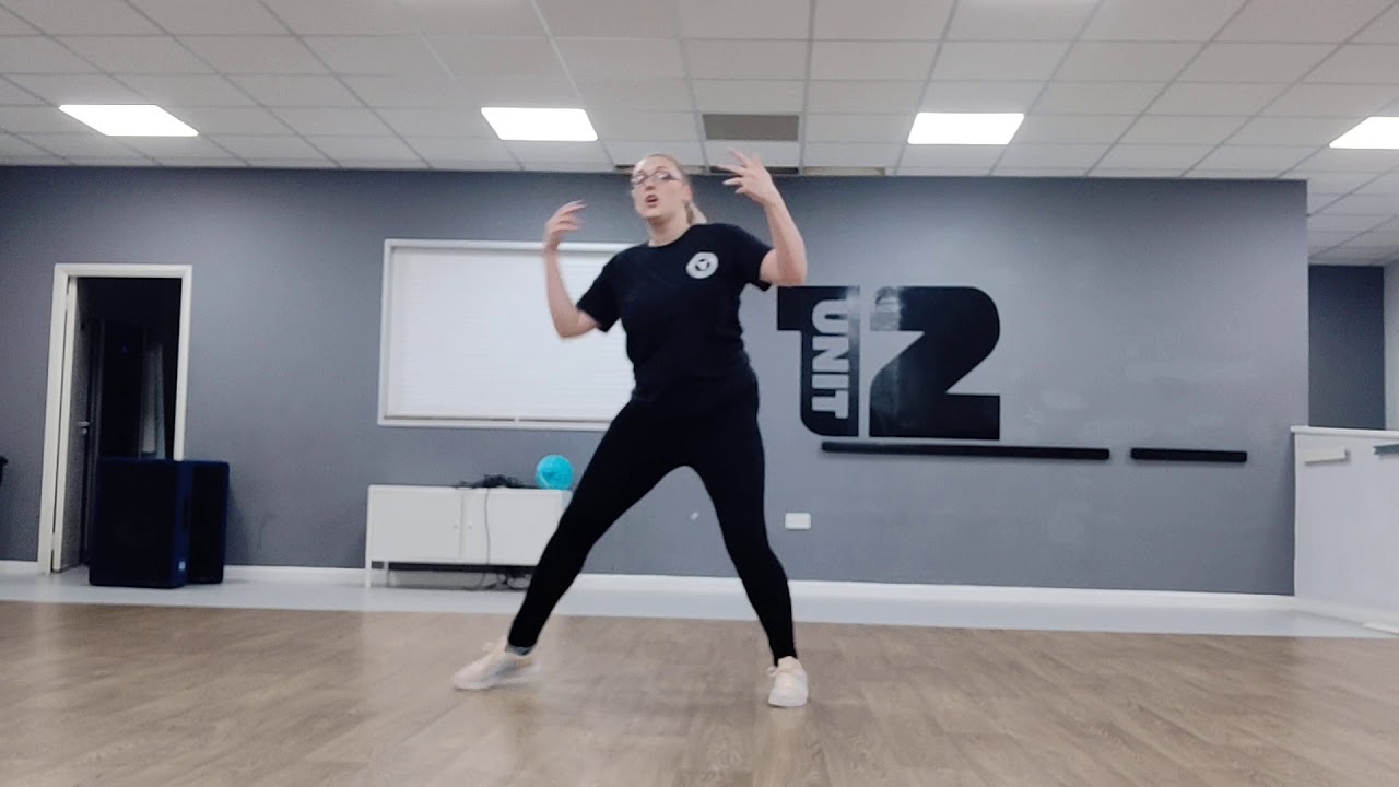 Mini Street Fun Dance- Who Let the Dogs Out - YouTube