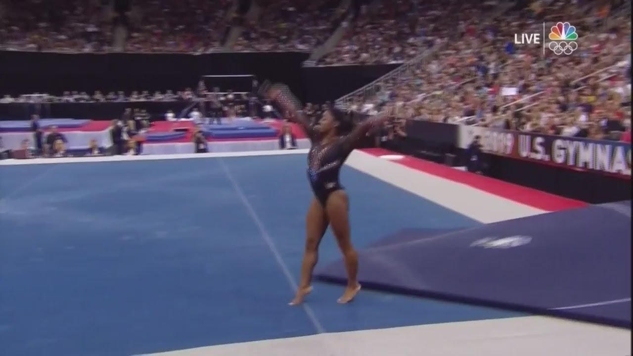 Simone Biles makes history - YouTube