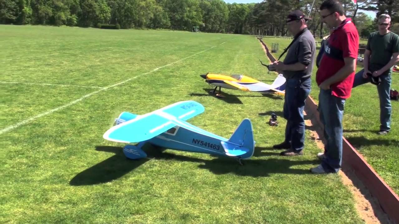 Howard DGA-12 Maiden Flight & Build Pictures - YouTube