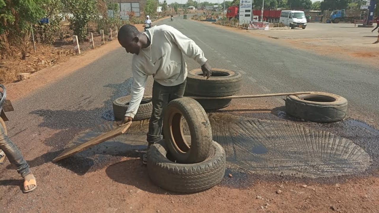 Kumasi South Suntreso De@th Trap Asphalt Road || Buokrom Airport ...