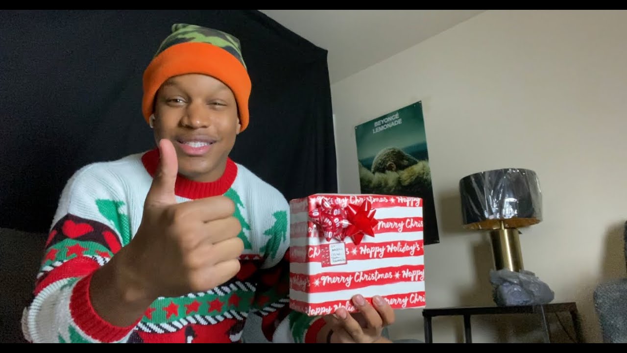 Wrapping a Present Like a Pro! | Tracy Dowling - YouTube