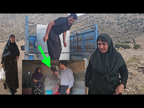 Khadija does not accept Saleh's gift. Rajab's mother comes to visit the family.