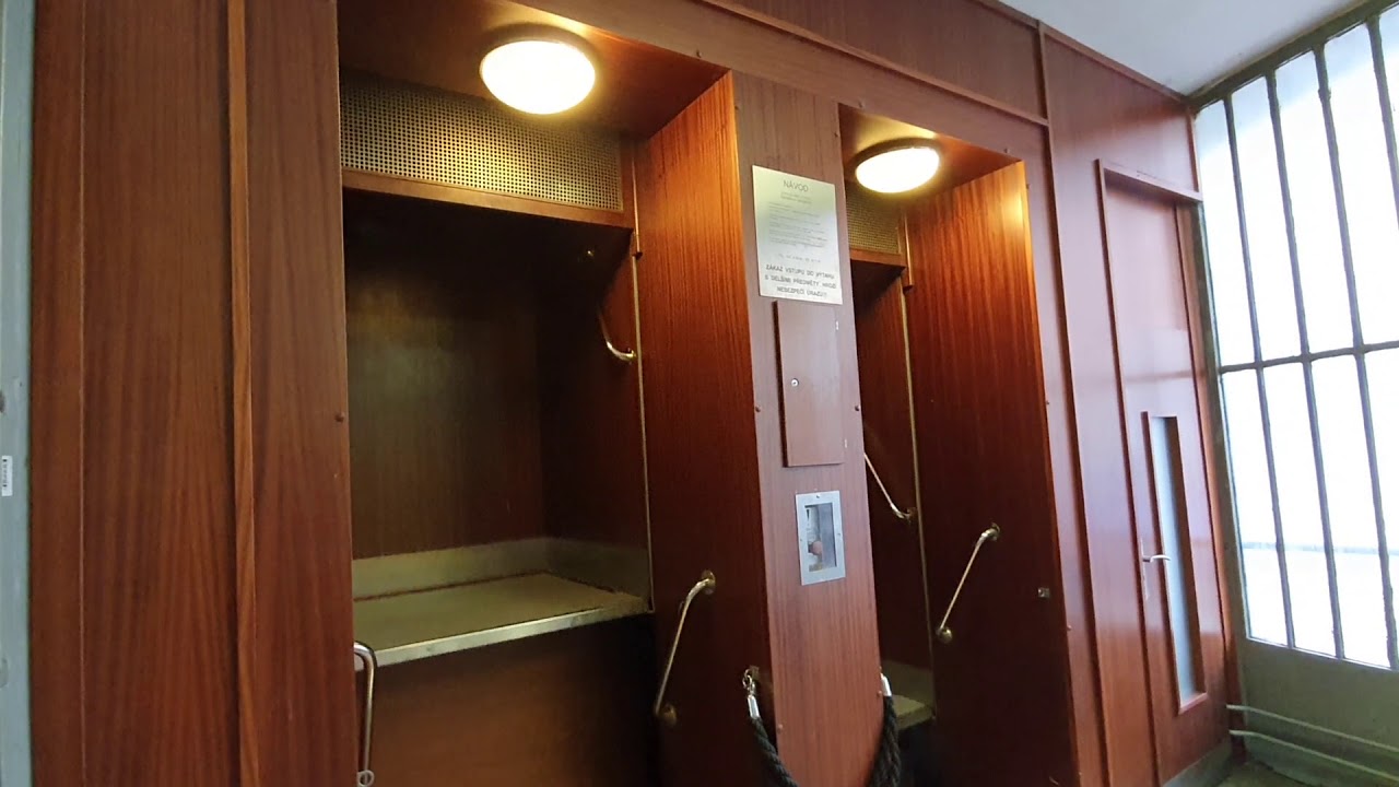 Elevador Paternoster de Brno - YouTube