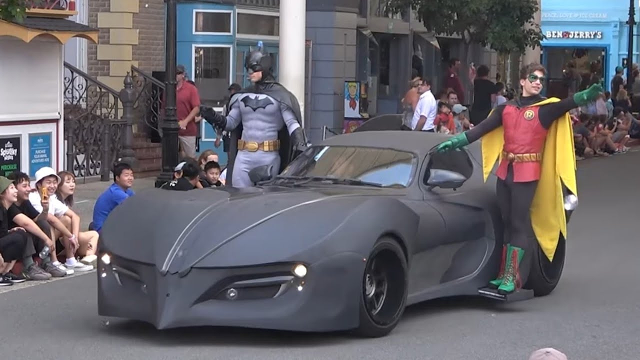 Movie World Gold Coast Parade | Theme Park Video (October 2020) - YouTube