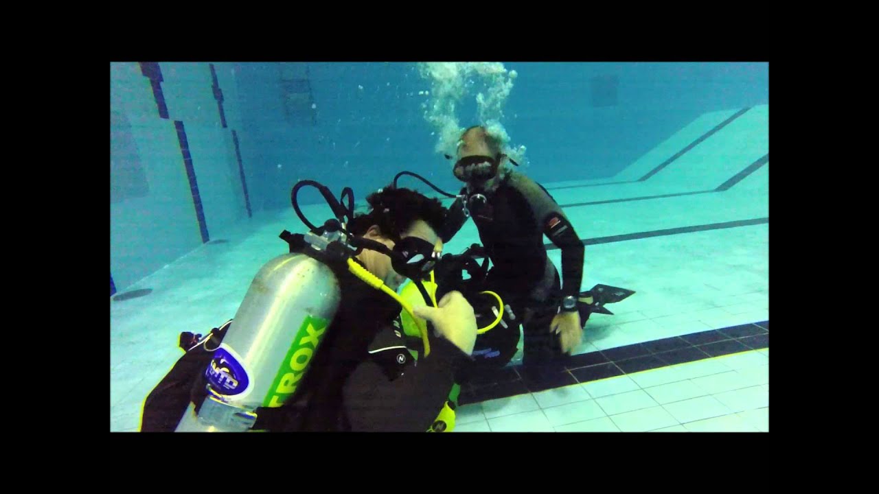 FERRY UNDERSEA EXPLORERS - Divemaster Skill - YouTube