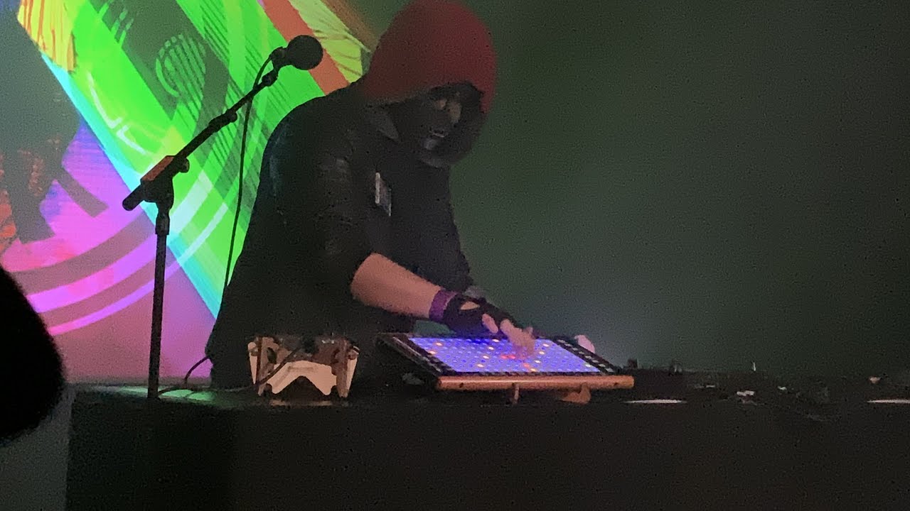 Starcadian @ Retrofuture Festival 2019, 26 Leake Street London - YouTube