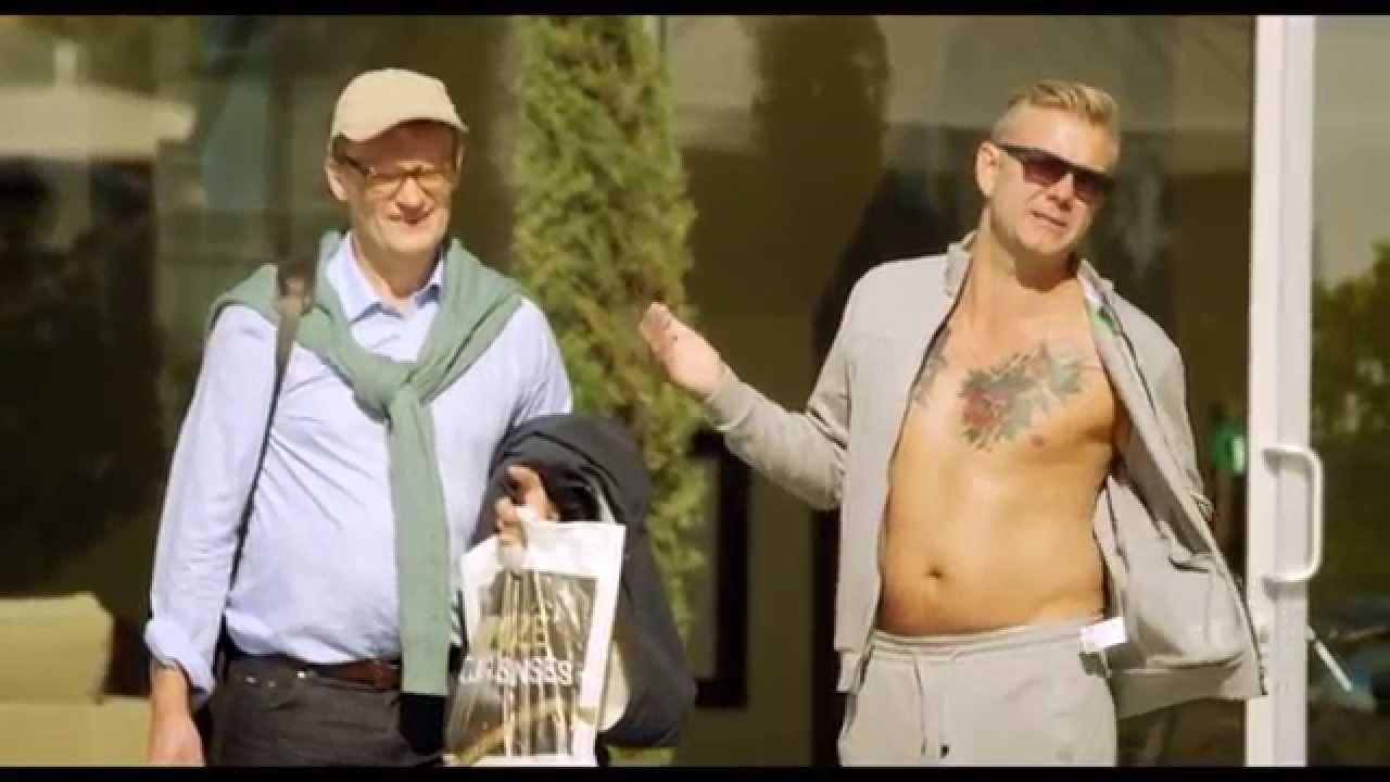 Klovn Forever – Frank ankommer til Caspers hus i LA - YouTube