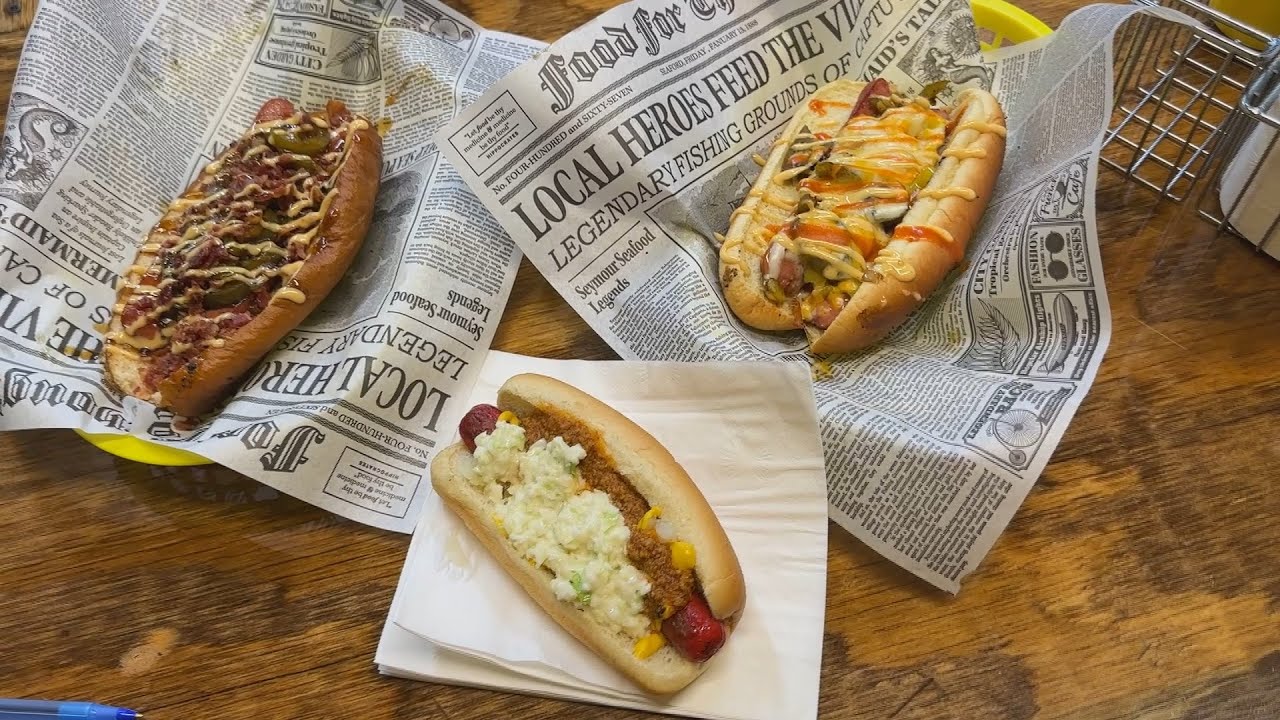 Hometown Eats: Skeeter's "World Famous" Hot Dogs - YouTube