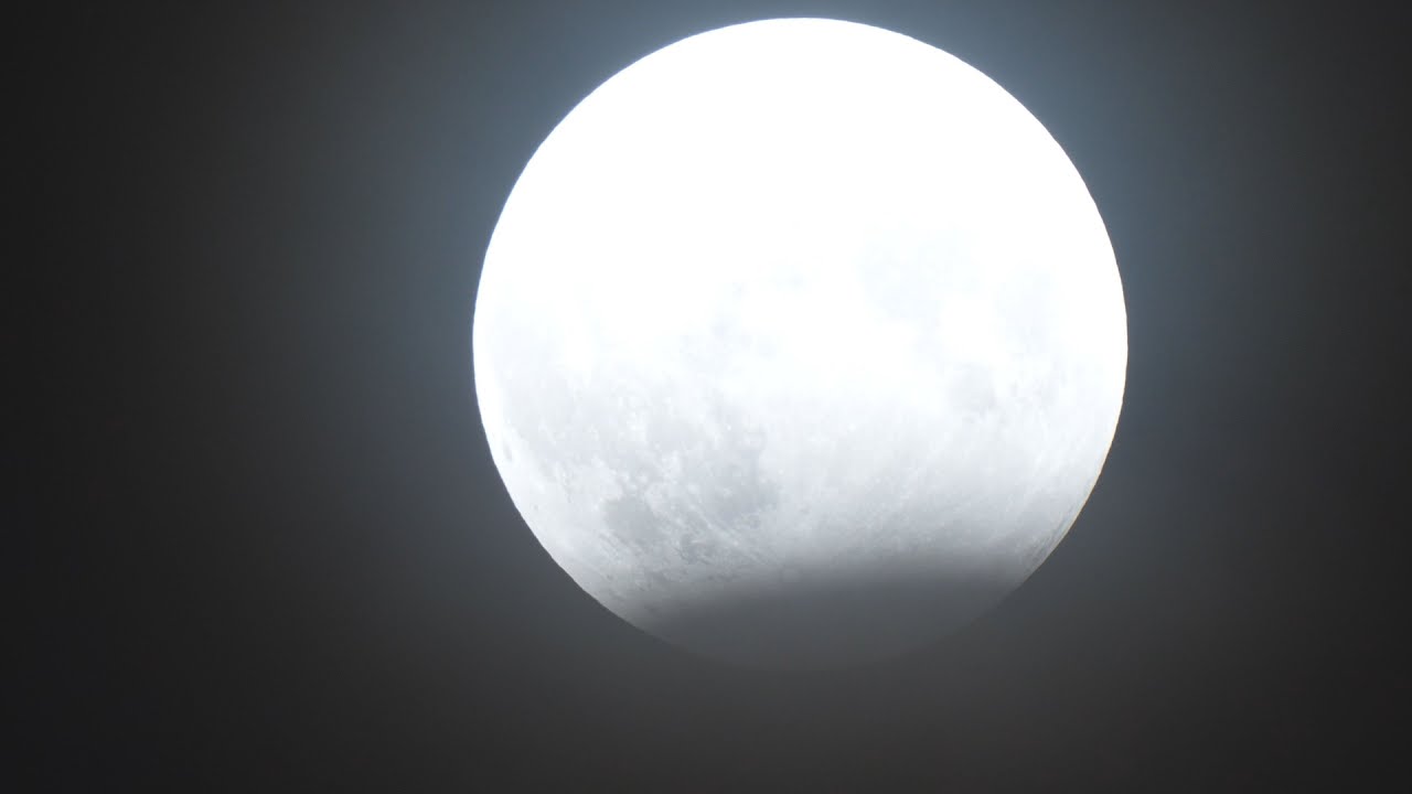 Partial Lunar Eclipse over Germany - YouTube