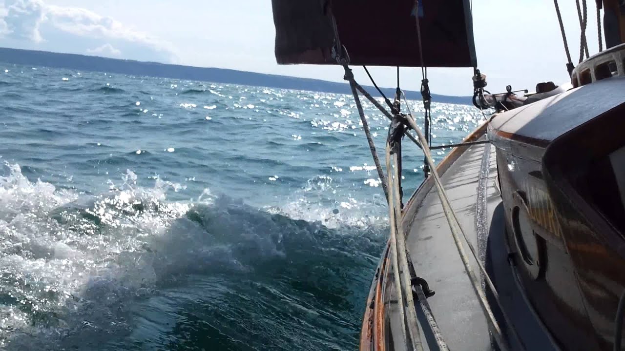 Gaff yawl Lutra sailing off north Devon coast - YouTube