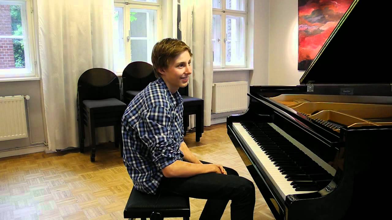 Benedict Dohm spielt Robert Schumann: Knecht Ruprecht - YouTube