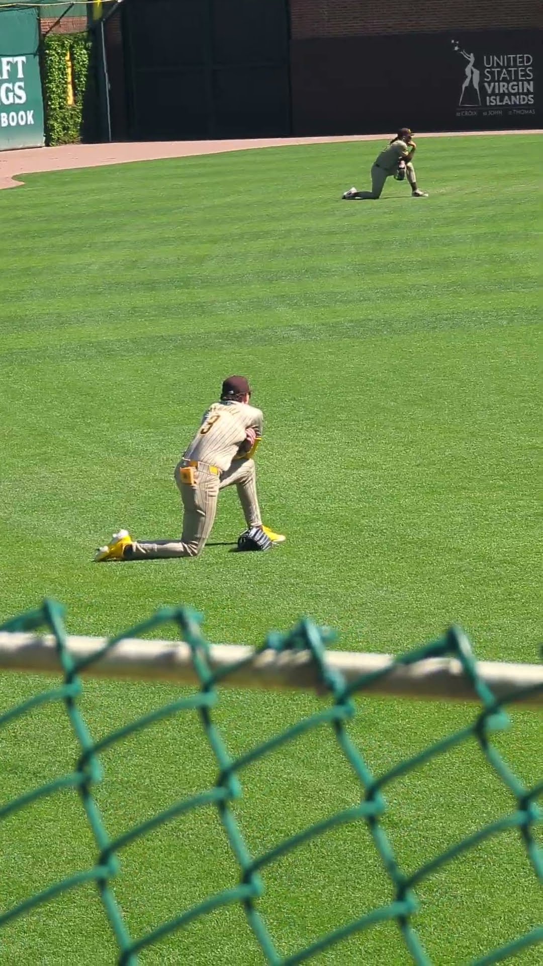 BleacherGuyORD💙⚾🐻 Catches Padres Outfielder Merrill Taking it Easy During a Pitching Change # ...