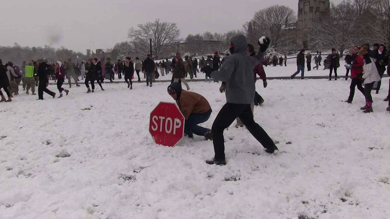 VT Snowballfight 2018 - YouTube