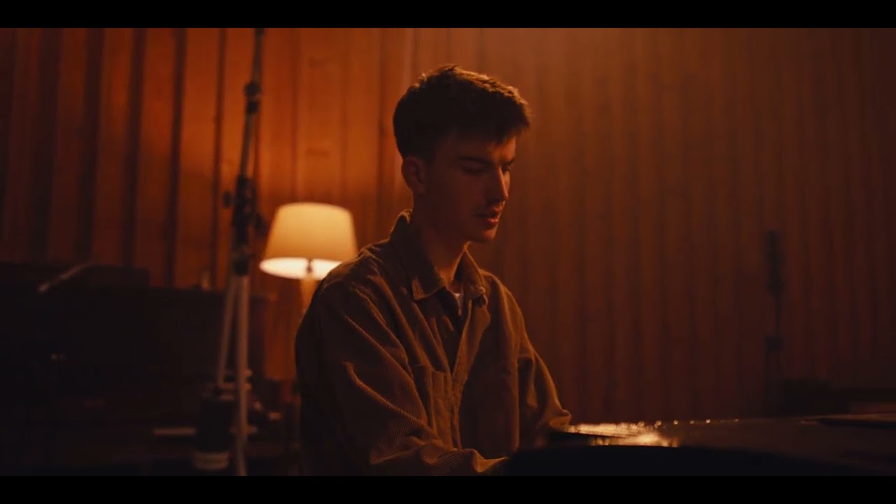 Conor Albert - pool jam (Live) - YouTube