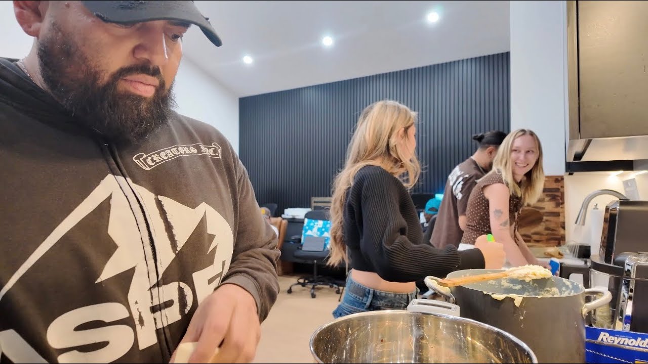cooking friendsgiving for all my friends (i cooked for 12 hours ...