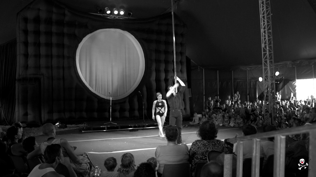 Shoulder Pole - Mali & Chelle Mullum Circus Festival 2013 - YouTube