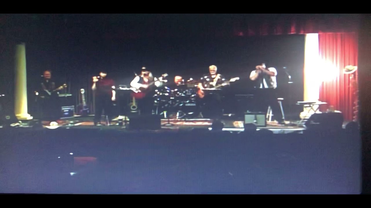 Laura Simon and her fantastic band having a ball singing Mercedes been ...