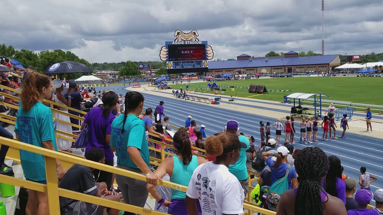 Darian Harris 2018 USATF JR Olympics 4x800 Relay - YouTube