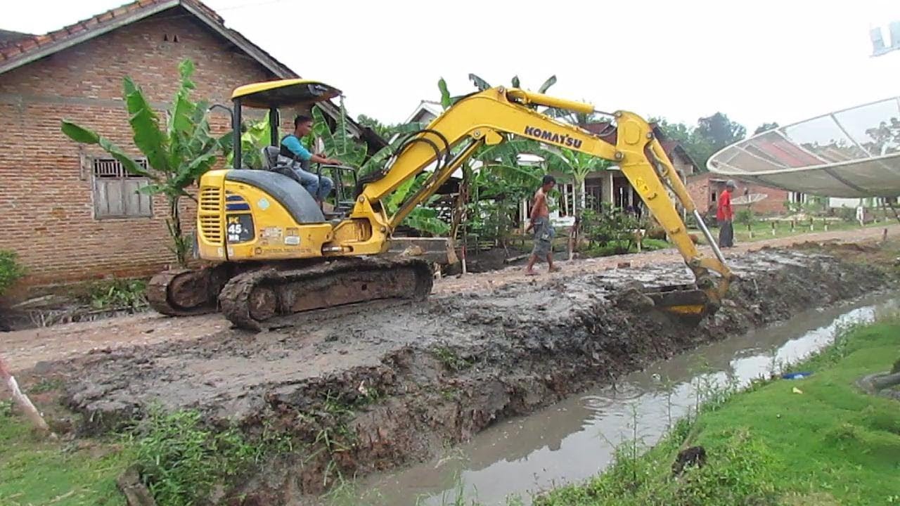 Excavator Komatsu pc 45 Working on Sticky Mud | Excavator Video - YouTube