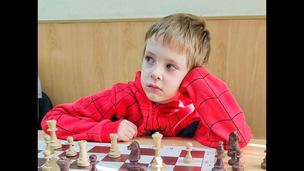 German Yunker (Tweedledum) (1738) Khaydjar Komoldinov (2154) -Yunker ...