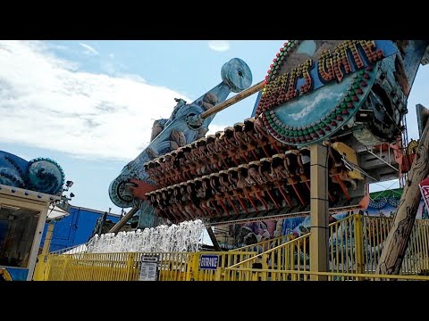 🇨🇦 Playland Amusement Park - Hell’s Gate Ride Waiting Line in Vancouver ...