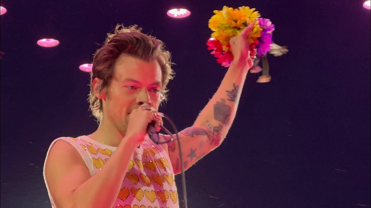 little freak | harry styles (live in chicago 2022 night 6) - YouTube