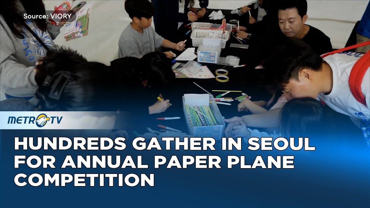 Seoul Hosts Annual Paper Airplane Flying Event - YouTube