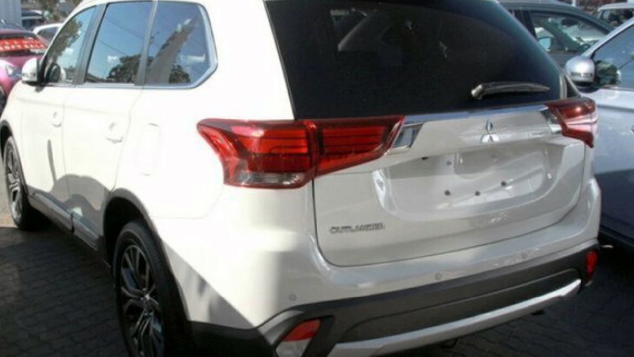 2016 Mitsubishi Outlander ZK MY16 LS 4WD White Solid 6 Speed Constant ...
