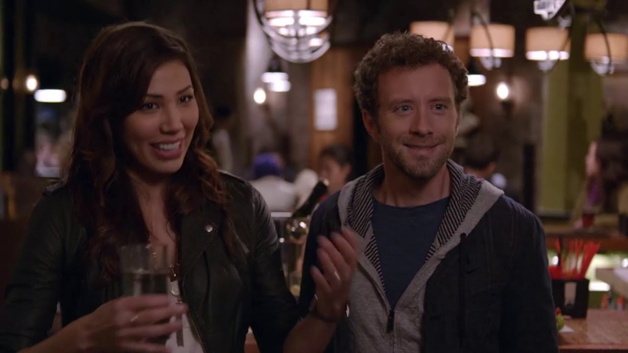 Bones - Angela y Hodgins (6x07) - YouTube