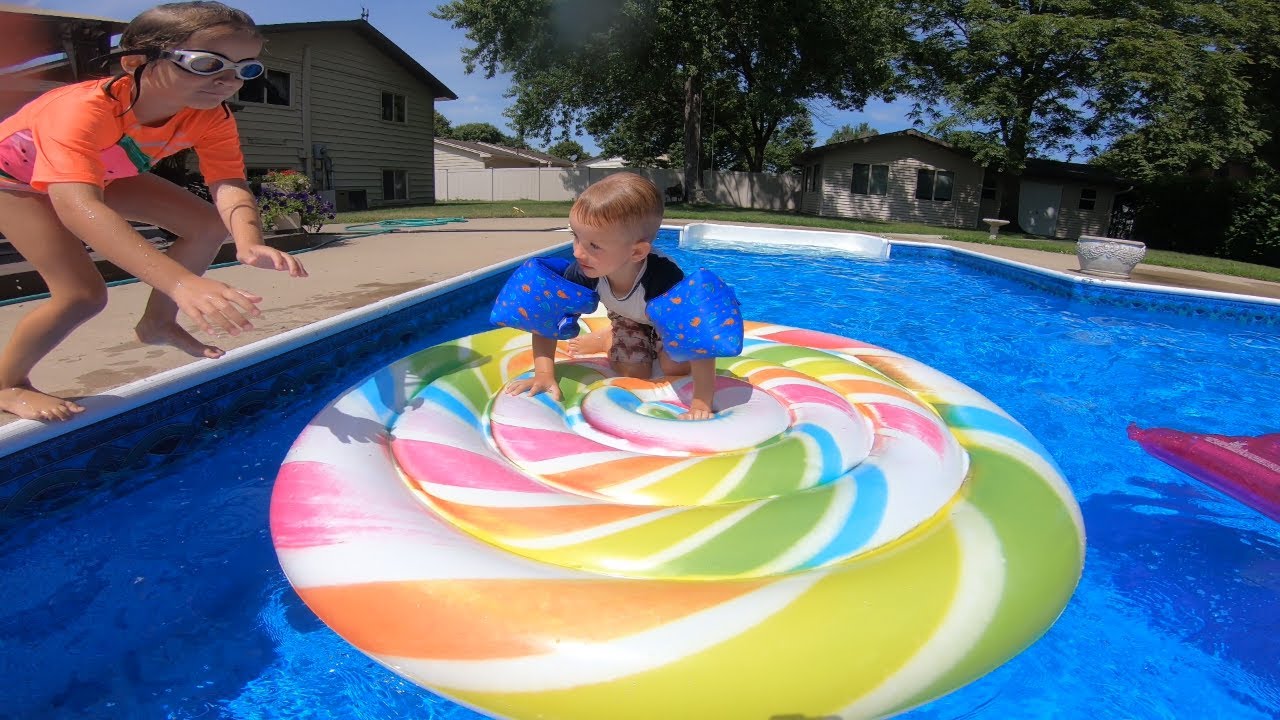 FAMILY FUN KIDS POOL PARTY with Giant Inflatable Lollipop Float - YouTube