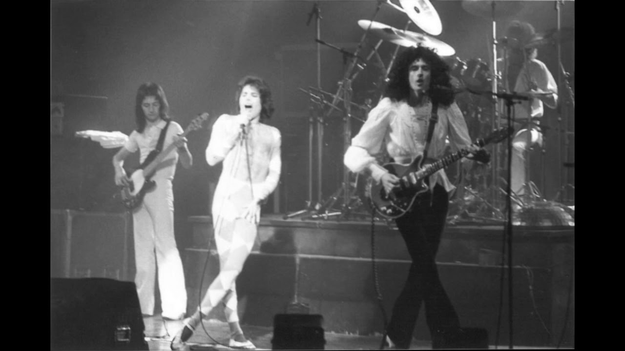 12. Sweet Lady (Queen - Live in Glasgow 5/31/77) - YouTube