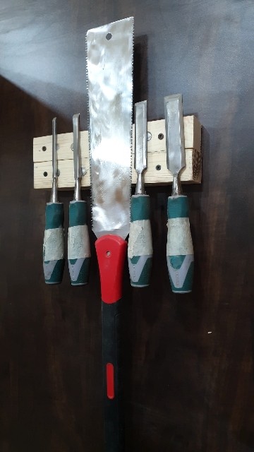 Floating Tools? Magnetic Chisel & Saw Rack! 🧲🔨 #DIY - YouTube