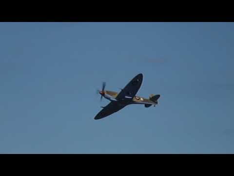 Spitfire MH 367 - YouTube