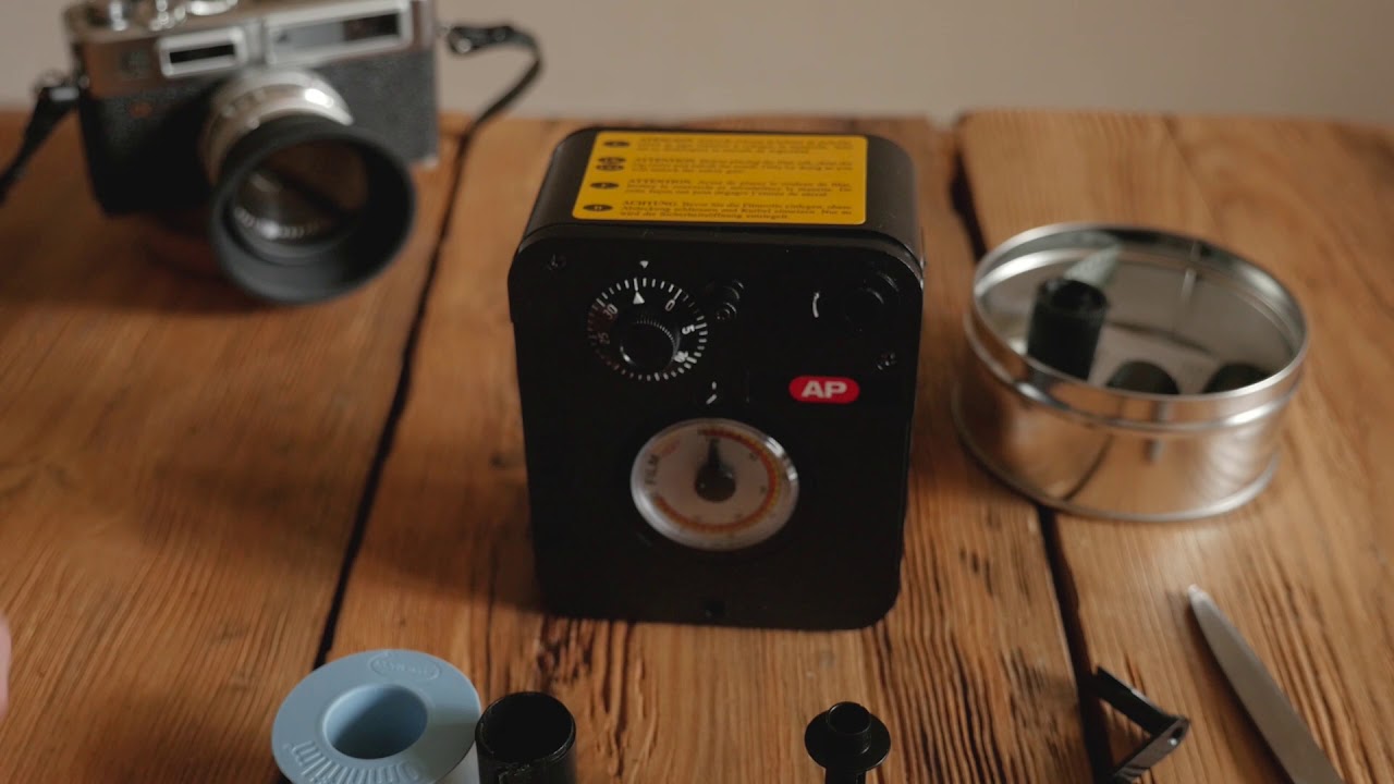 AP / Kaiser Bulk Film: how to load film 35mm - YouTube