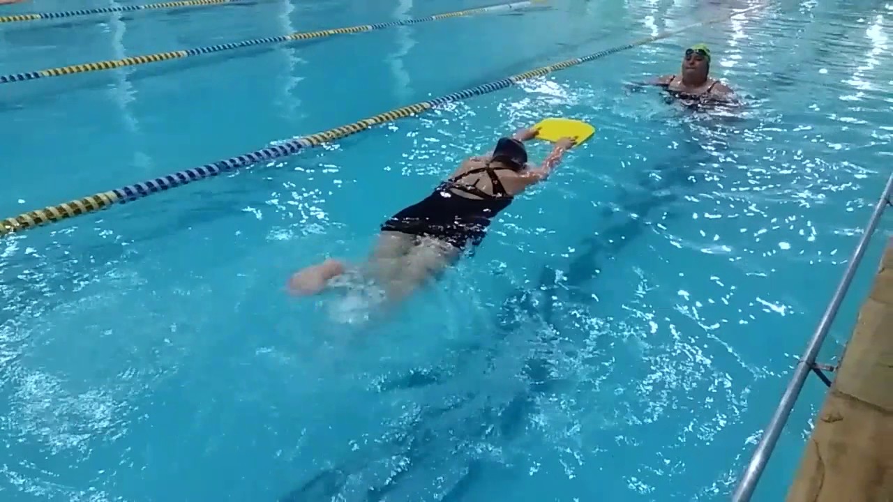 Iniciação nado Crawl - YouTube