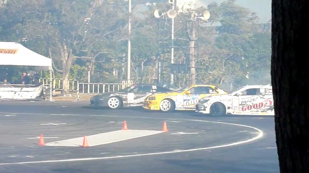 D1GP Team Goodyear drift demo @ Tokyo Auto Salon 2013 (2) - YouTube