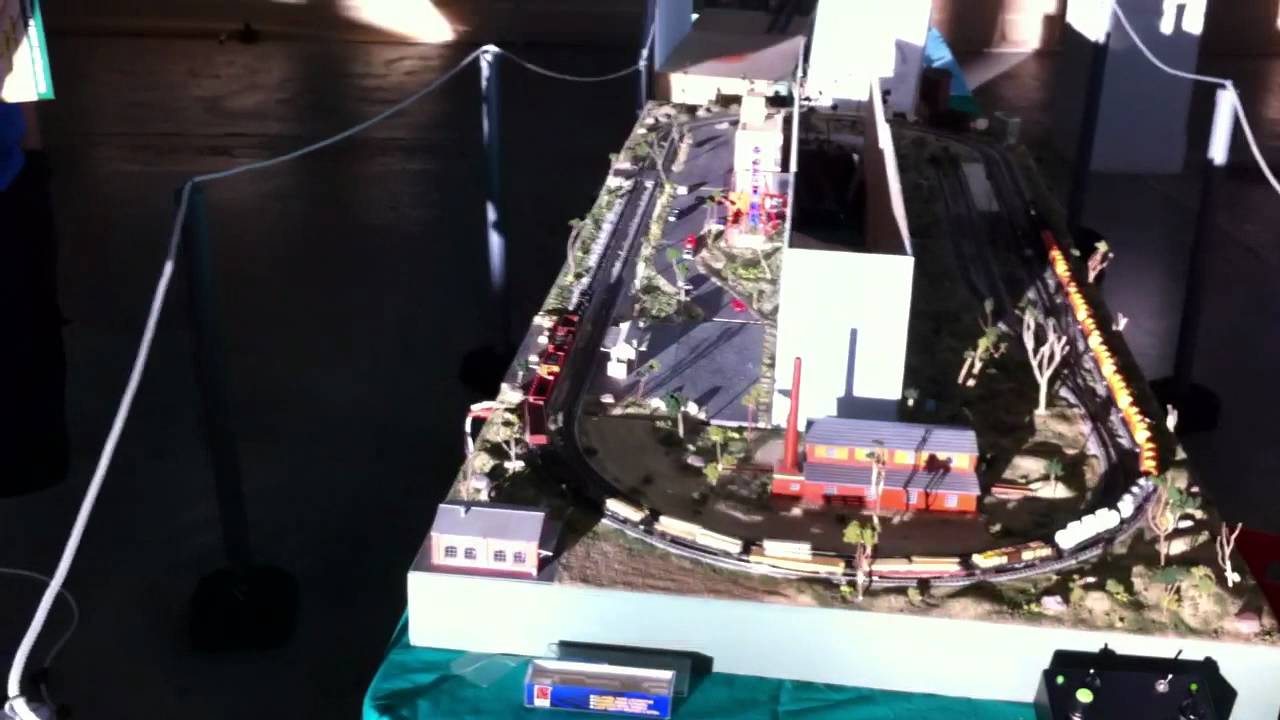 Andrey running trains on his T-TRAK modules - YouTube