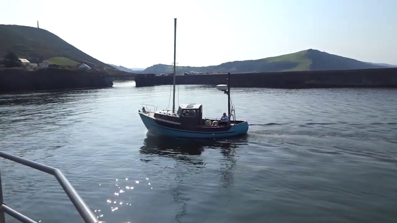 Aberystwyth fishing boat - YouTube