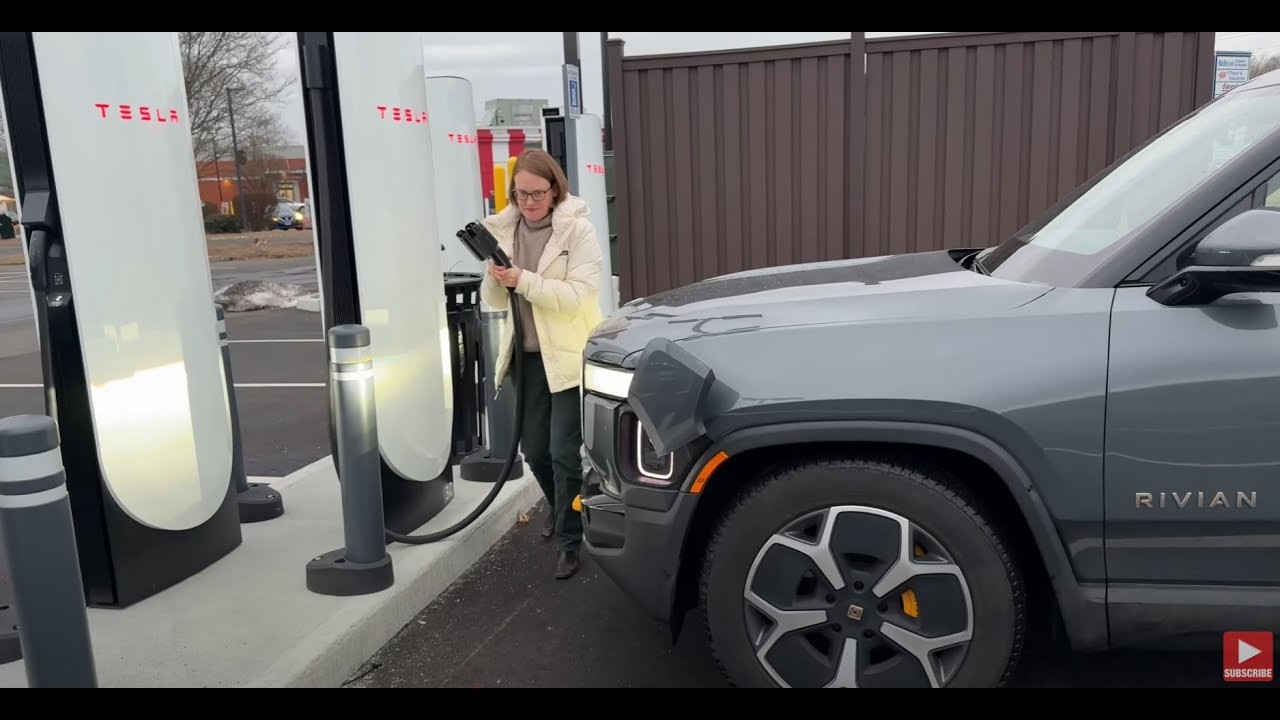 Charging a Rivian R1T Electric Truck at a 325kW Tesla V4 Supercharger ...