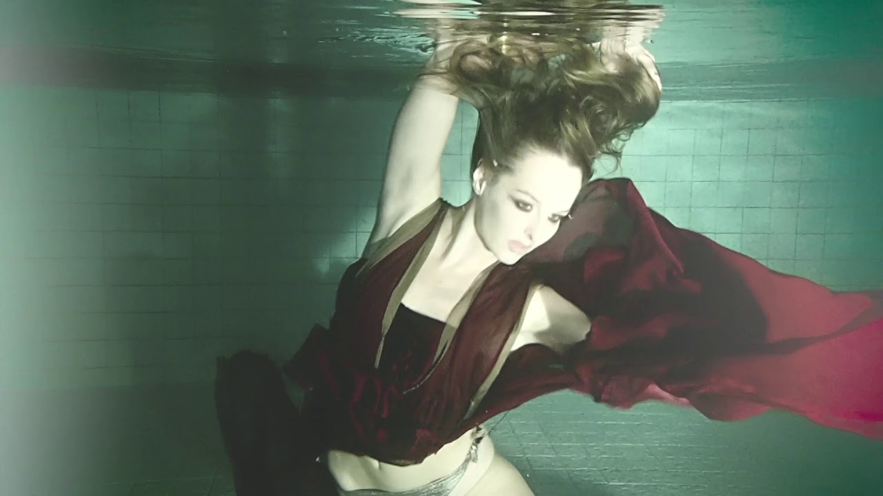 Underwater contortion Felix Subway Song - YouTube
