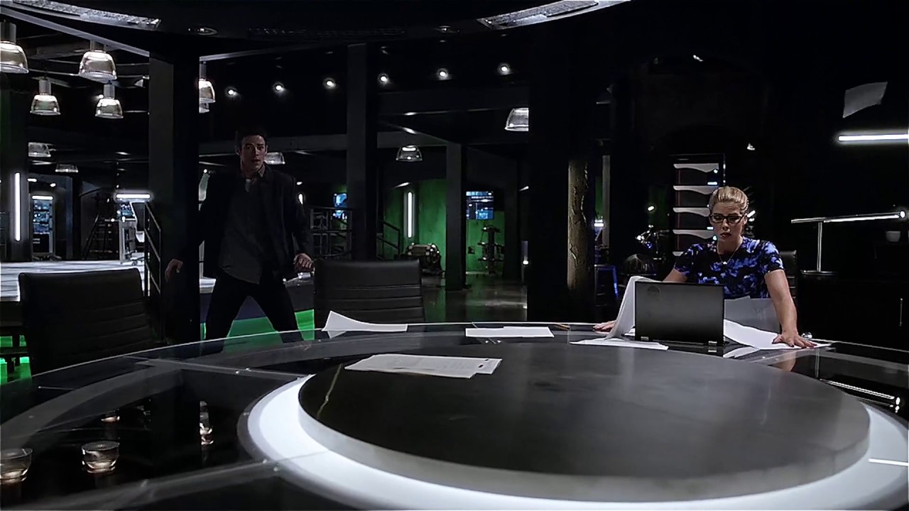 The flash 3x02 #1 barry and felicity opening scene barry metts police ...