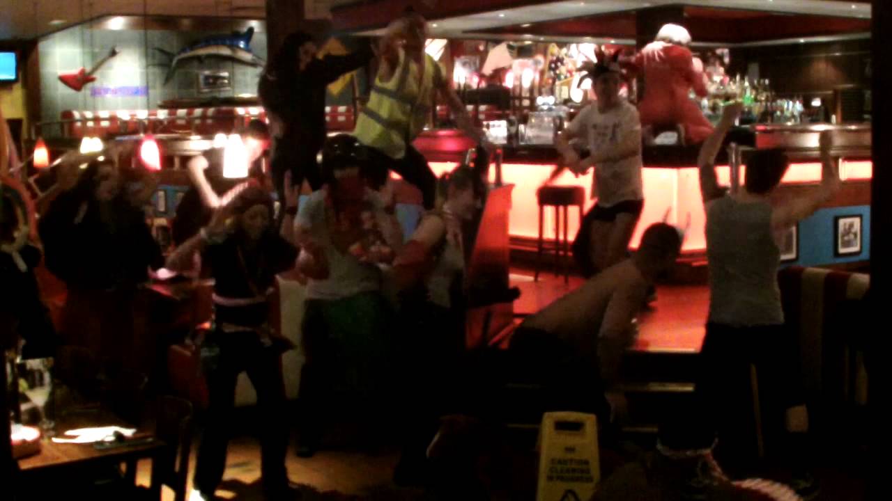 Harlem Shake TGI FRIDAYS LAKESIDE EDITION - YouTube